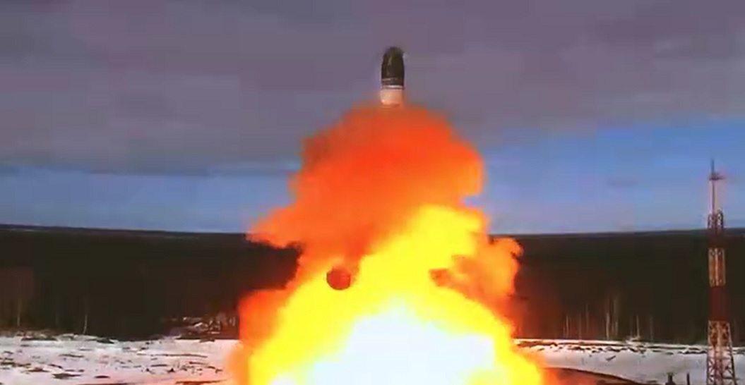 Putin: Russia’s New Nuclear-Capable Intercontinental Ballistic Missile ...