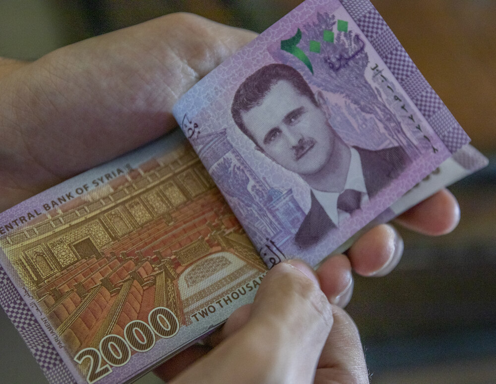 Syrian Pound Plummets To 3,015 Per Dollar