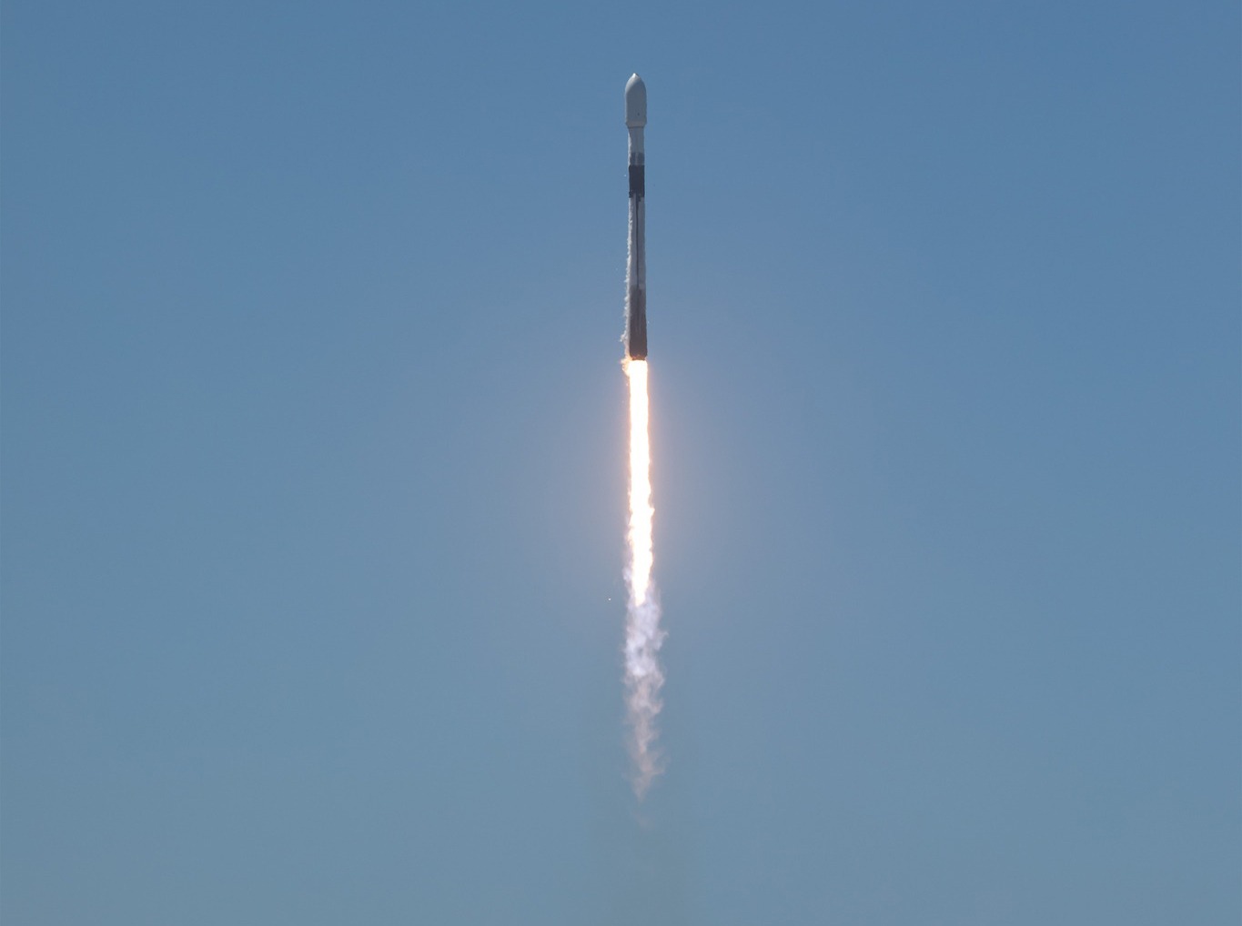 Bayanat, Yahsat Launch First SAR Satellite Into Orbit