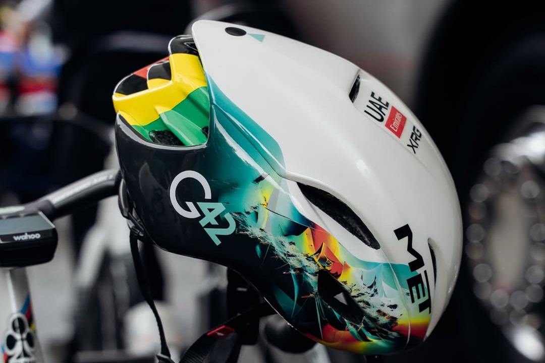 UAE's G42 Unveils World's First AI-Designed Helmet For Emirates XRG ...