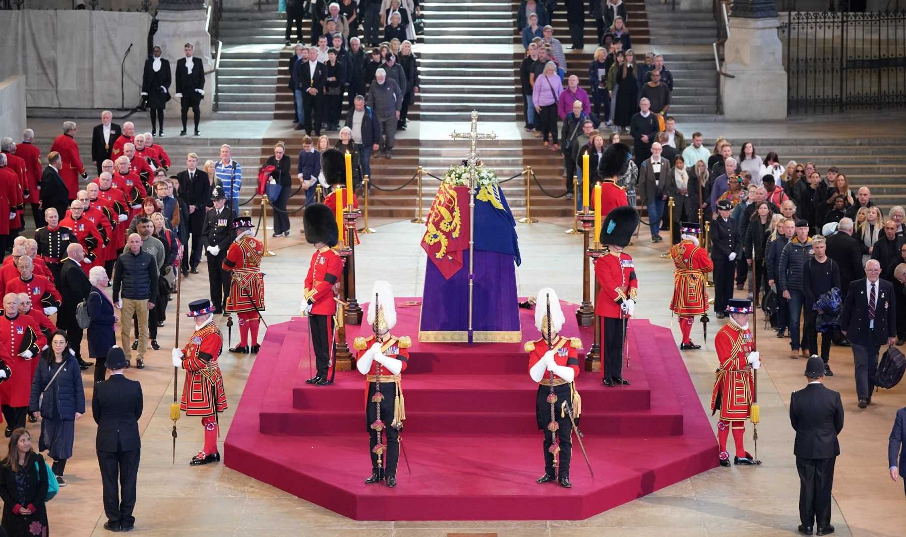 Queue To See Queen Elizabeth II Hits Capacity