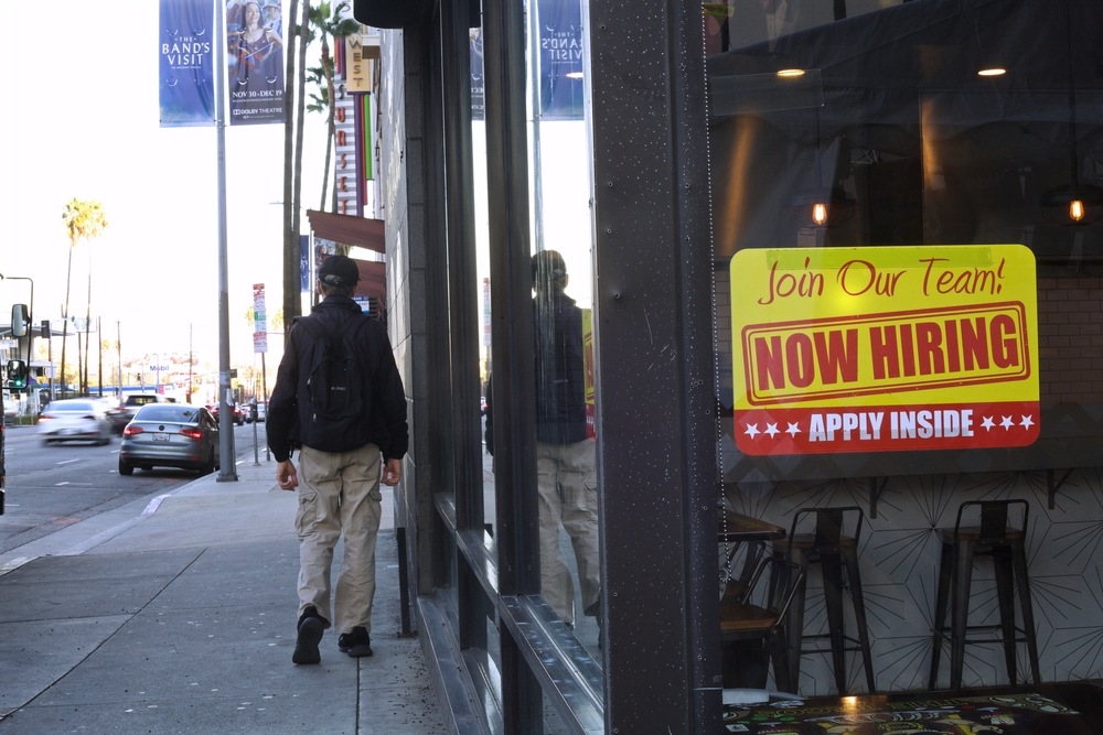 US Weekly Jobless Claims Rose Last Week; Retail Sales Up In December