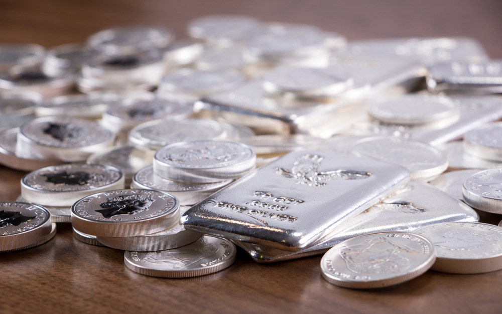 Silver Prices Tumble, Gold Rises Amid Progress In US-China Trade Talks