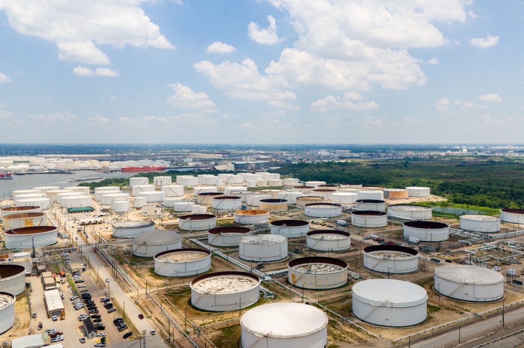 Oil Track For Third Successive Weekly Gain On Supply Concerns